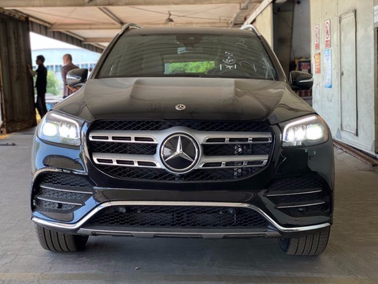 23款奔驰GLS450全景20轮抬显电吸117万-手机新浪汽车