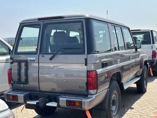 23款国六丰田LC76现车全国上牌促销中-新浪汽车