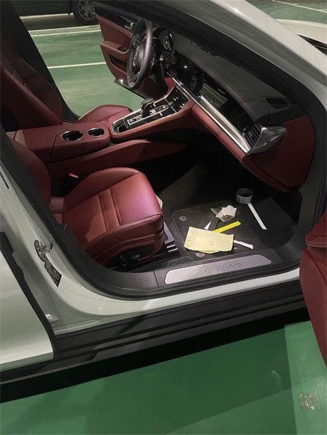 2023款保时捷帕拉梅拉美版波尔多红内饰-手机新浪汽车
