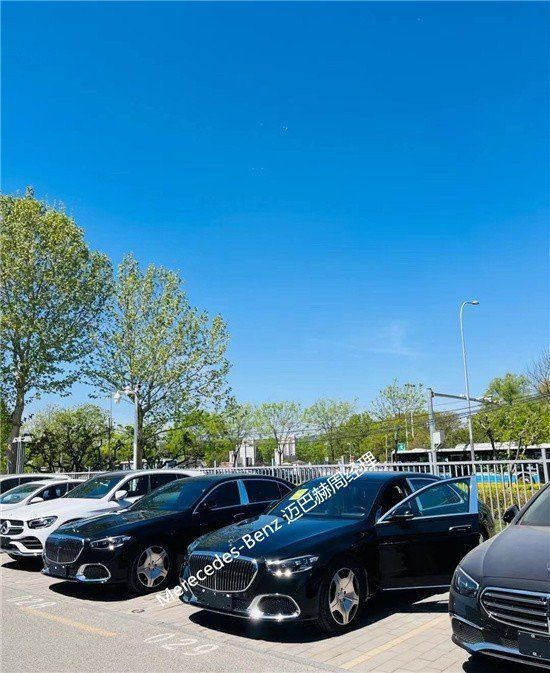 2023款迈巴赫S480主动式氛围灯感觉真爽-新浪汽车