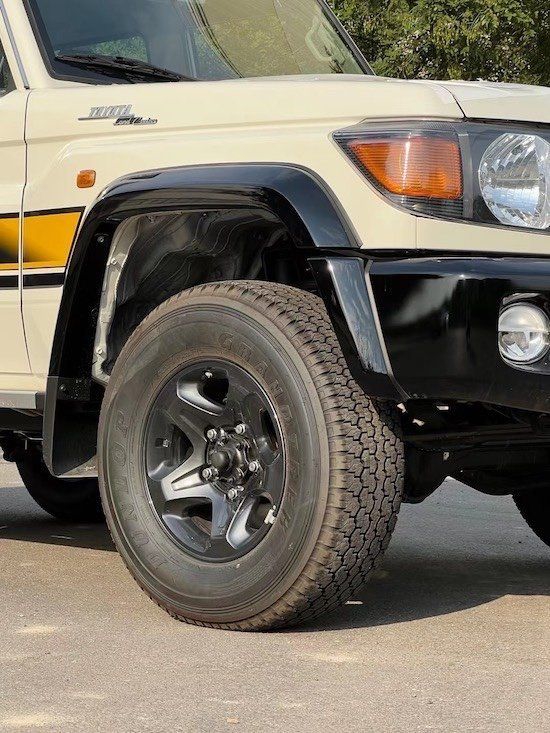 丰田LC76国六首批现车到港接受预定-手机新浪汽车