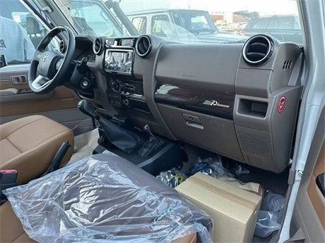 23款丰田LC76经典复古越野车50余万提车-新浪汽车