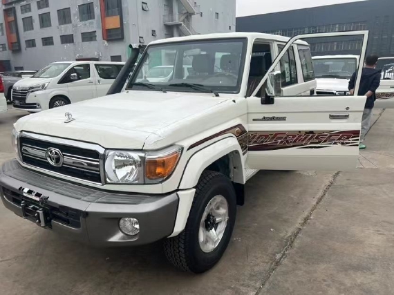 2023款丰田LC76现车85万起售第一批交车-新浪汽车