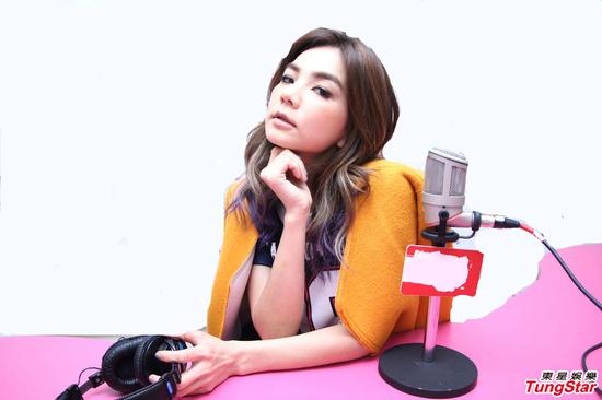 Ella新专辑预购恰碰愚人节 大整亲人好友|Ella|Hebe|Selina_新浪娱乐_新浪网