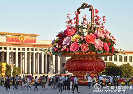 天安门国庆花篮亮相 直径40米高16米(图)|天安门广场|花篮|国庆_新浪新闻