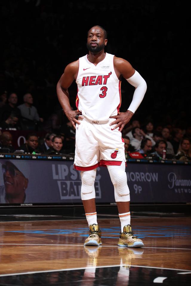 风尘四侠來见证，韦德最终站得到三双完美退役_手机新浪网