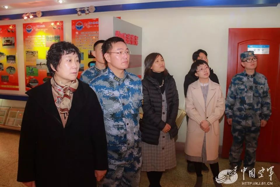 北大学子携笔从戎一年多，母校“家属”来队探亲啦……|李景文|连队|警卫_新浪军事_新浪网