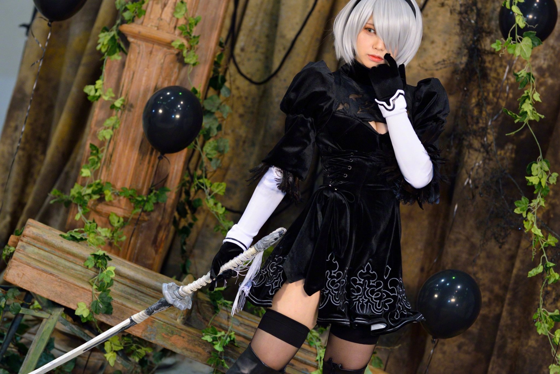 日本美女Enako COS《尼尔》2B 黑丝美腿性感撩人_新浪游戏_手机新浪网