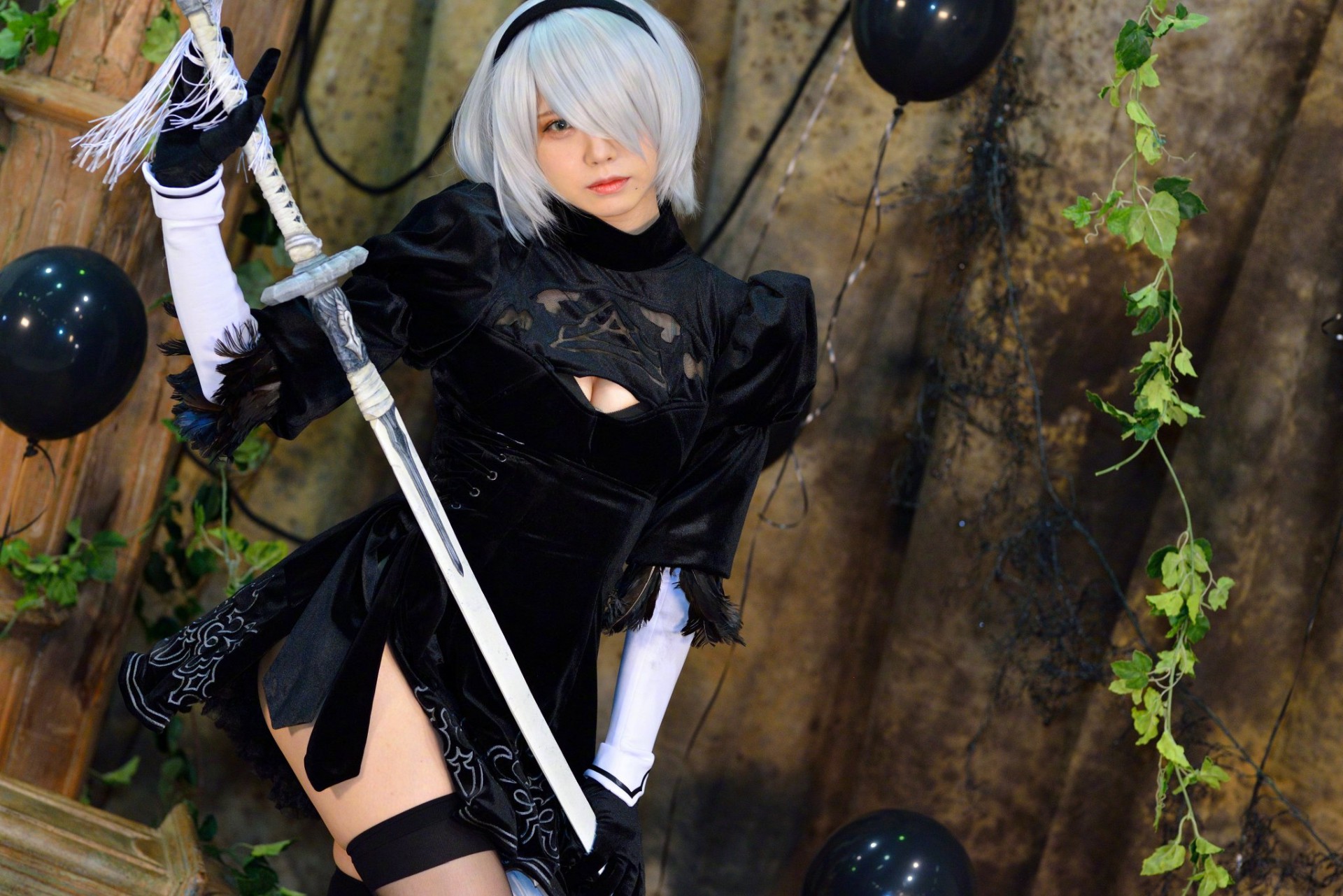 日本美女Enako COS《尼尔》2B 黑丝美腿性感撩人_新浪游戏_手机新浪网