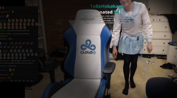 “女装大佬”Sneaky新作！携《英雄联盟》C9战队队友Cos K/DA组合！_新浪游戏_手机新浪网