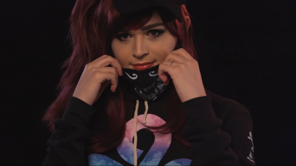 “女装大佬”Sneaky新作！携《英雄联盟》C9战队队友Cos K/DA组合！_新浪游戏_手机新浪网