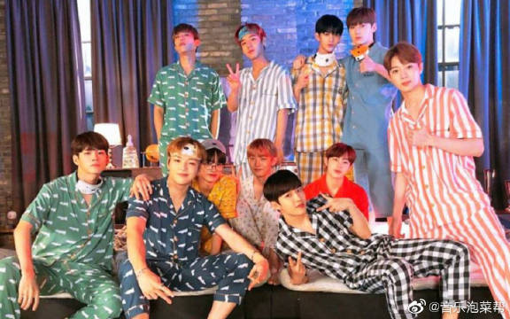 Wanna One一周年睡衣躺播，全程高萌，碗们不想起床怎么办_手机新浪网