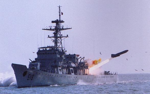 替换老旧护卫舰的053H，依然摆脱不了大号导弹艇的模样_手机新浪网