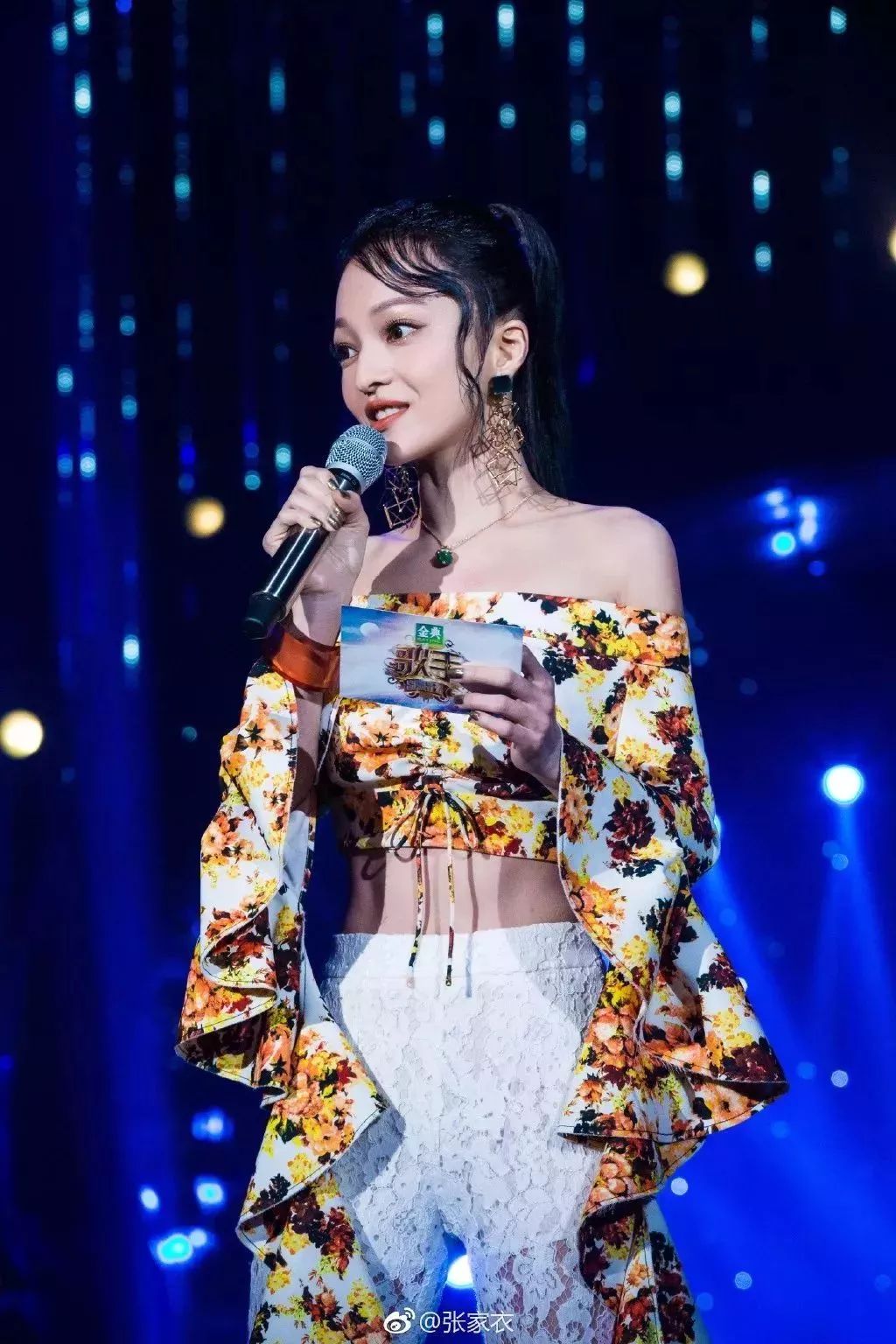 1米58的张韶涵衣品好到爆炸 堪称小个子姑娘的穿搭教科书