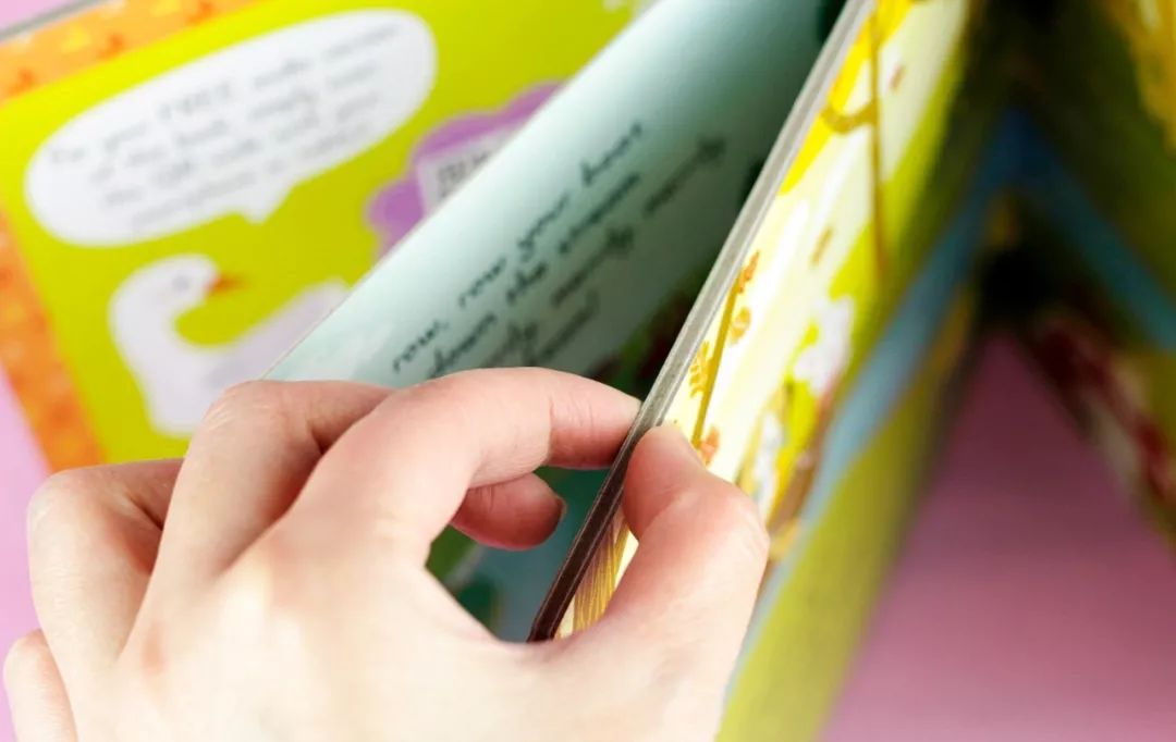 2-4岁学英语儿歌？亚马逊大卖的超厚机关书！英国原版《Sing Along With Me》，送音频！