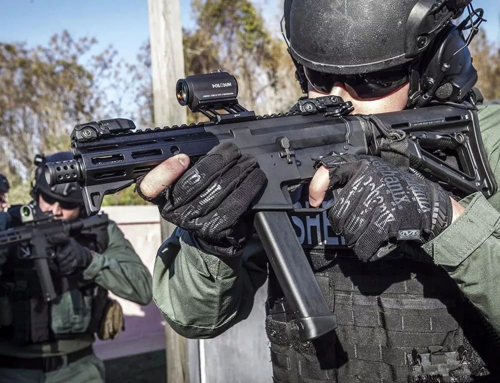 美军二战时的M3冲锋枪终于要换了！10多款新型冲锋枪可选｜轻武专栏