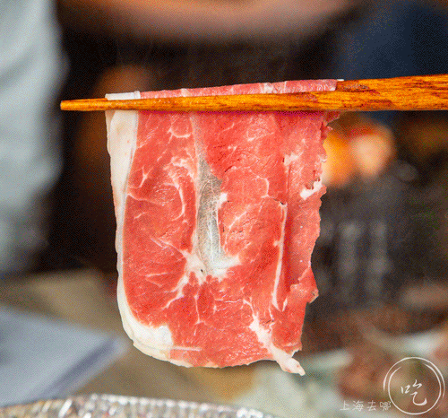 魔都惊现达摩日料店！专卖9色霹雳球，还自带火焰秀！|陆家嘴|草莓|寿司_新浪新闻