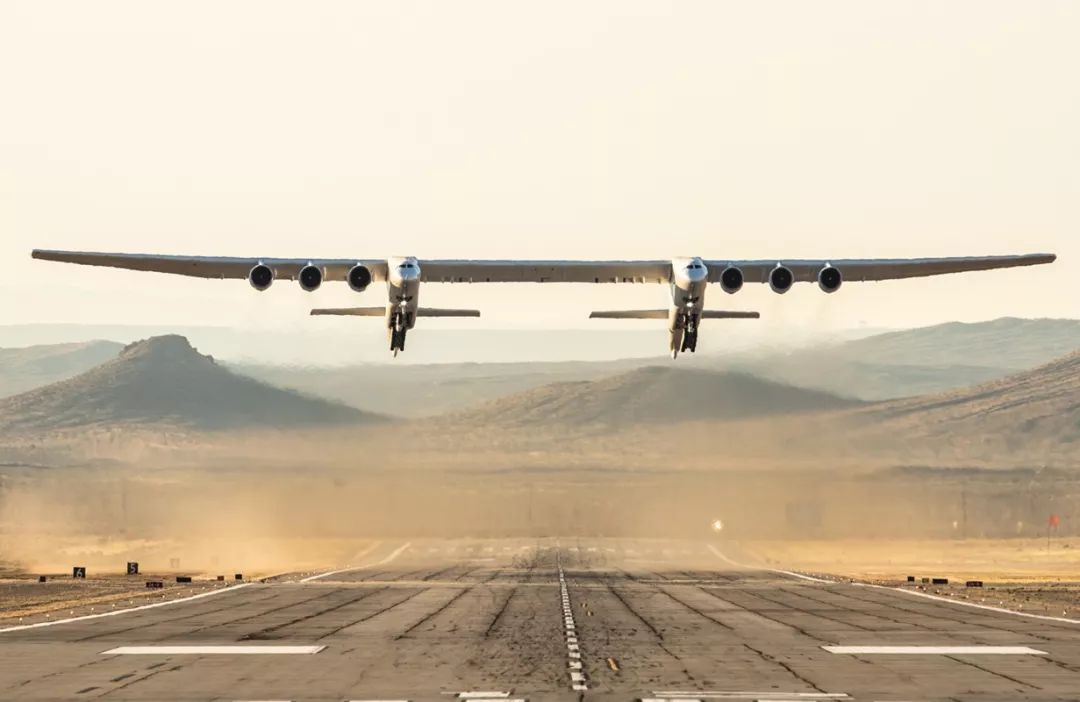 翼展超橄榄球场 美国这架大飞机可从空中发射卫星|大鹏|飞马座|运载火箭_新浪新闻