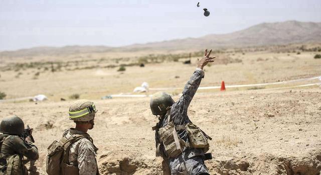 装药决定手雷威力，中国38克、美军110克，苏联：我能装600克_手机新浪网