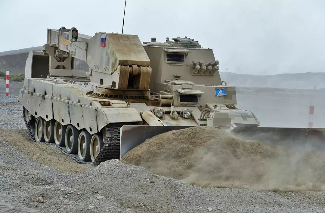 俄军来华参加军事比赛 使用中国装备与解放军竞技|武器_网易新闻