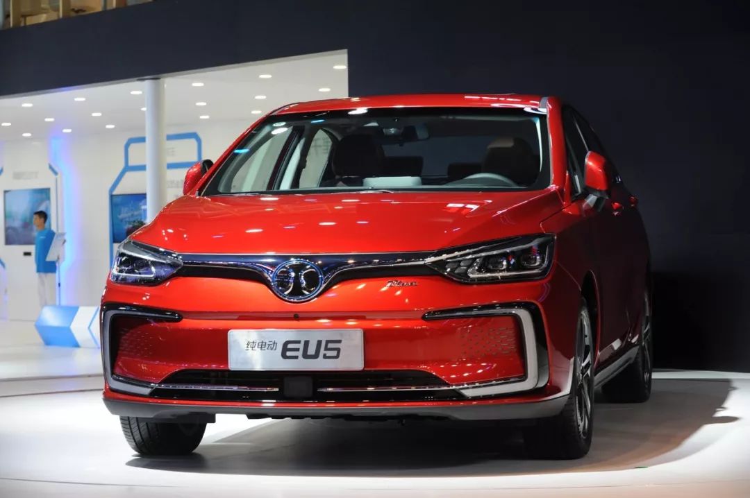 2019成都车展：北汽新能源十周年全家福 全新智惠管家APP或将铺路-手机新浪汽车