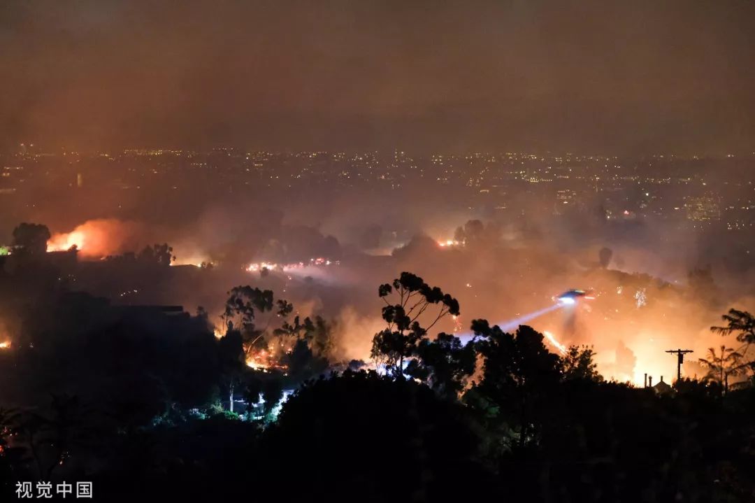 加州进入紧急状态！大火已致20万人撤离|火灾|美国加州_新浪军事_新浪网