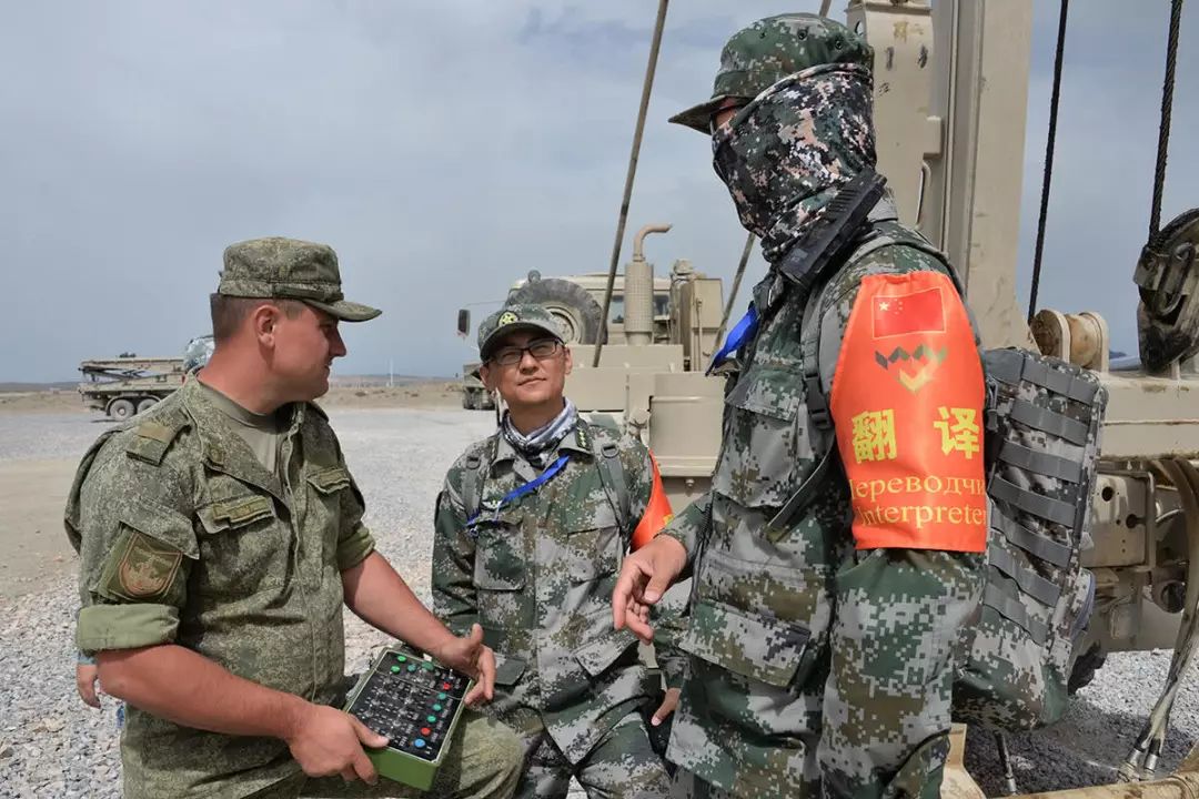 参赛俄军花样“玩转”中国武器 与解放军切磋竞技|俄军|竞赛|解放军_新浪军事_新浪网