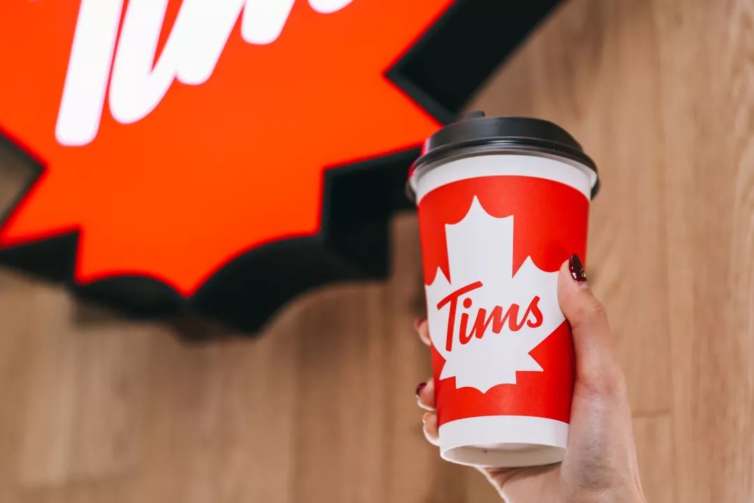 风靡北美，歪果仁排队17+小时的Tims(Tim Hortons)，“空降”魔都！|天趣|玛奇朵|北美_新浪新闻