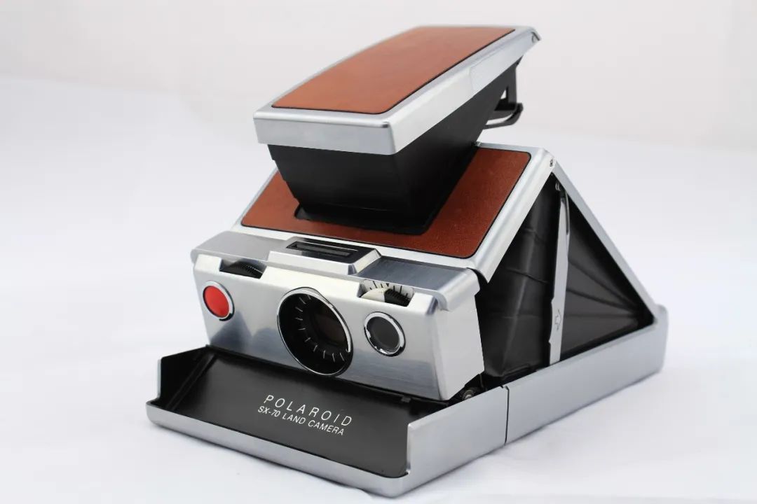 那个传奇的宝丽来（Polaroid）今天正式回归