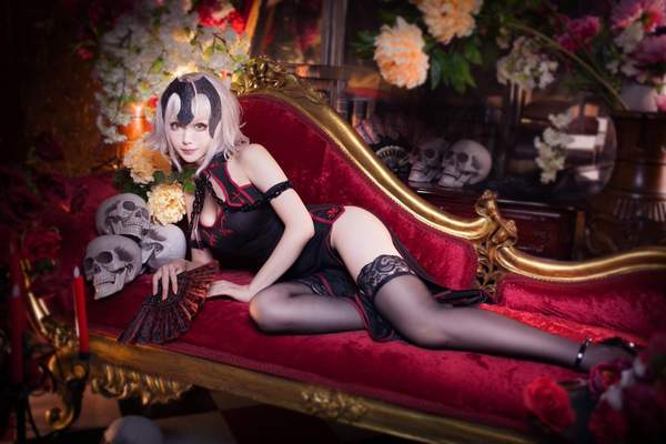 11区妹纸COS《FGO》旗袍黑贞德 营养真的跟不上了！_新浪游戏_手机新浪网