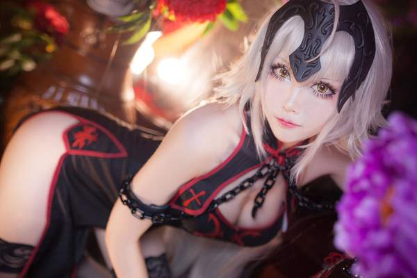 11区妹纸COS《FGO》旗袍黑贞德 营养真的跟不上了！_新浪游戏_手机新浪网