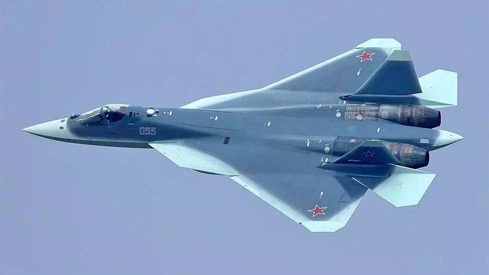 视频 | 超音速巡航、隐身性能绝佳 俄制第五代战机T-50高调亮相_手机新浪网