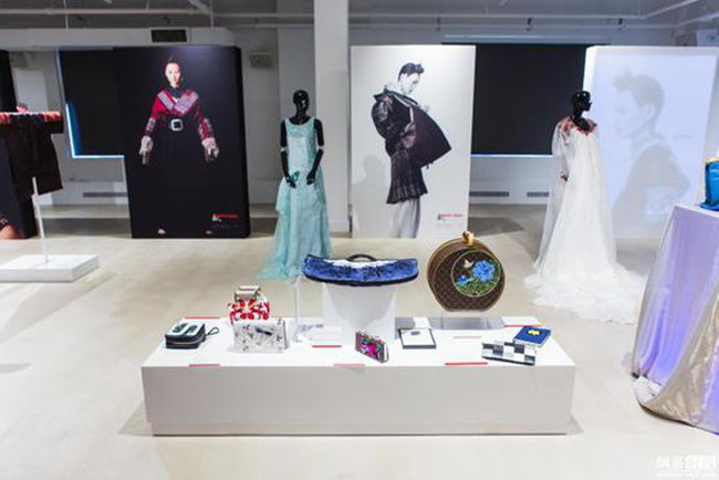 藏在贵州深山的苗绣，如何登上纽约时装周|苗族|苗绣|时装周_新浪财经_新浪网