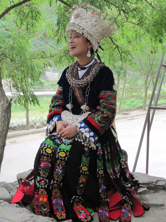 藏在贵州深山的苗绣，如何登上纽约时装周|苗族|苗绣|时装周_新浪财经_新浪网