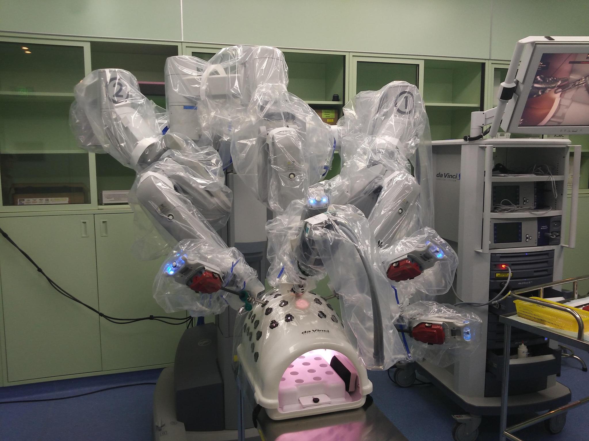 手术如绣花，国内首家达芬奇手术机器人培训中心落户长海医院_新浪新闻