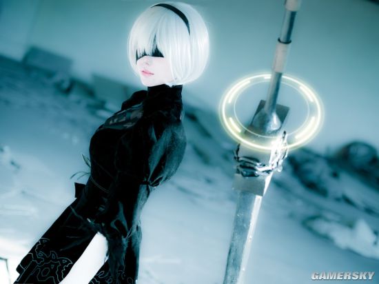 《尼尔：机械纪元》2B小姐姐COS美如CG 脱下眼罩惊艳众人_新浪游戏_手机新浪网