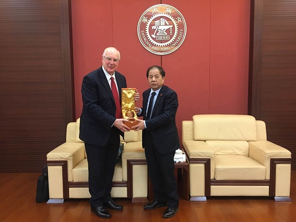 英国利兹大学校长团访问上海交大[图]|利兹|大学校长|上海交大_新浪新闻