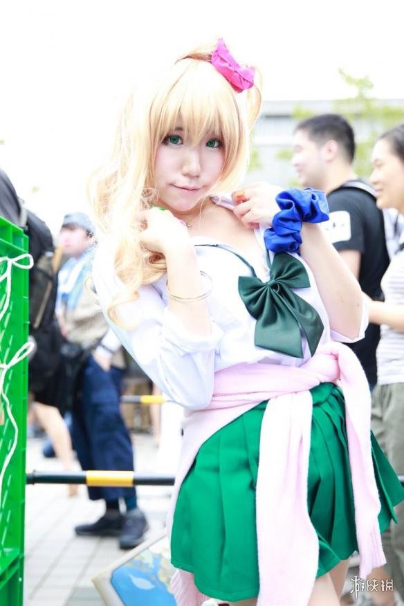 C92首日精彩COS合集 “胡子小姐”一出场就欢呼不断!_新浪游戏_手机新浪网