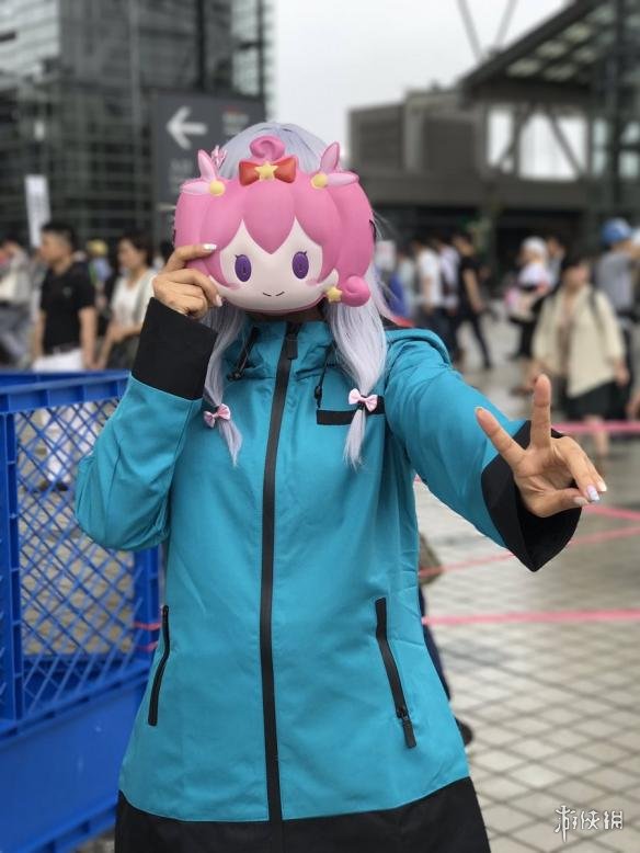 C92首日精彩COS合集 “胡子小姐”一出场就欢呼不断!_新浪游戏_手机新浪网