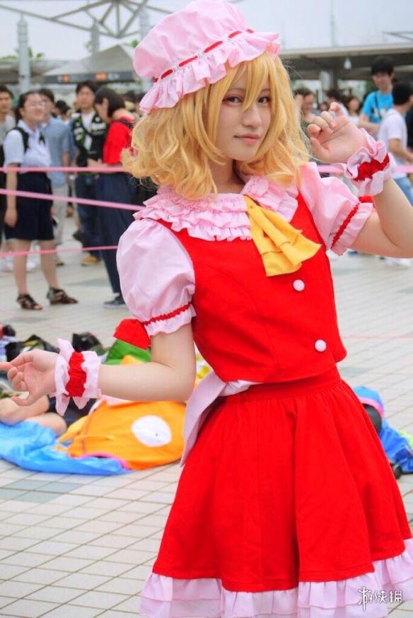 C92首日精彩COS合集 “胡子小姐”一出场就欢呼不断!_新浪游戏_手机新浪网