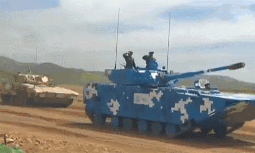 阿三来看看！大批中国全新坦克装甲车首秀，外宾眼馋_手机新浪网