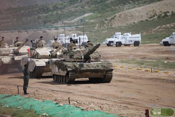 中国顶级外贸坦克实弹演示 主动防御拦截火箭弹_手机新浪网