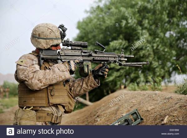 美军体制问题：就为打连发，不得不采购五万把轻机枪淘汰步枪_手机新浪网