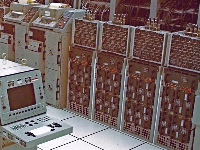 美军首艘核动力巡洋舰计算机 现在看如同出土文物|雷达|计算机|导弹_新浪军事_新浪网