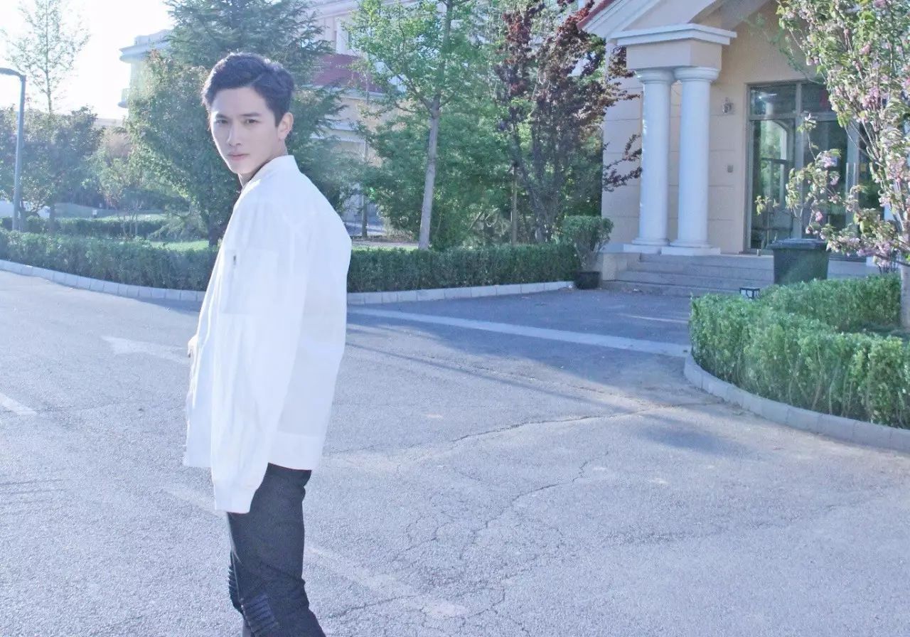 “毛织建筑师”Steven Oo: “世界那么大，我只想在中国做很酷的设计”|高铁|缅甸|纺织_新浪新闻