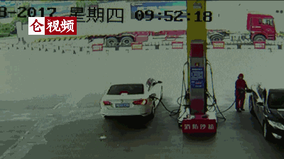 加油站加个油，宁波美女司机硬生生把加油管拉断了！_手机新浪网