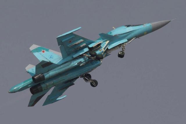 俄罗斯说到做到！100架苏34战轰猛烈出击 扫荡两大美国势力_手机新浪网