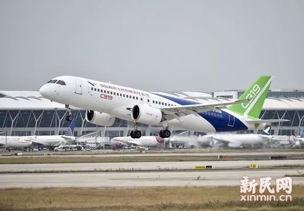 告别“娘家”上海，C919挑战1400公里远航！刚刚成功飞抵西安！_手机新浪网