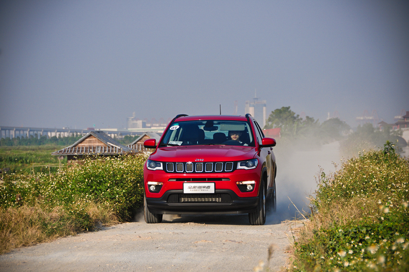 全新Jeep指南者1.4T+9AT+4x4 能否为家用SUV四驱版代言？-新浪汽车