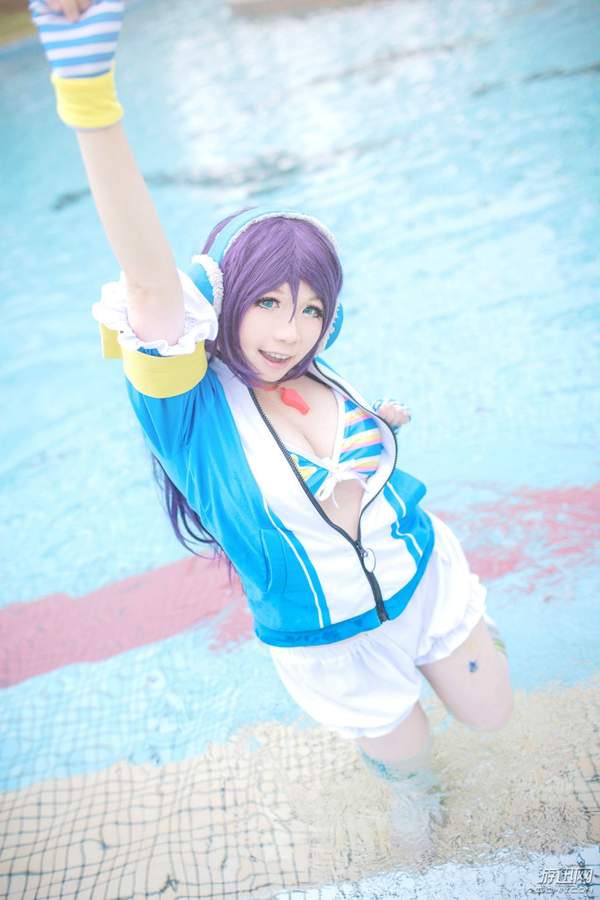 台湾正妹COS《lovelive!》东条希 身材丰满，胸肌傲人_新浪游戏_手机新浪网